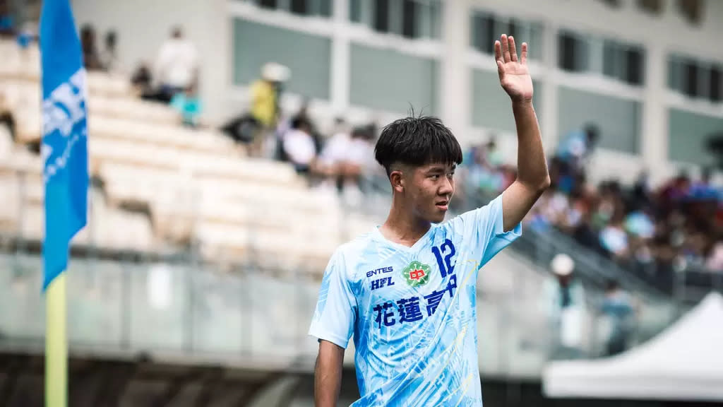 Trong giới bóng đá trung học, cầu thủ Zhang Heng từ Hua Zhong với kỹ ...