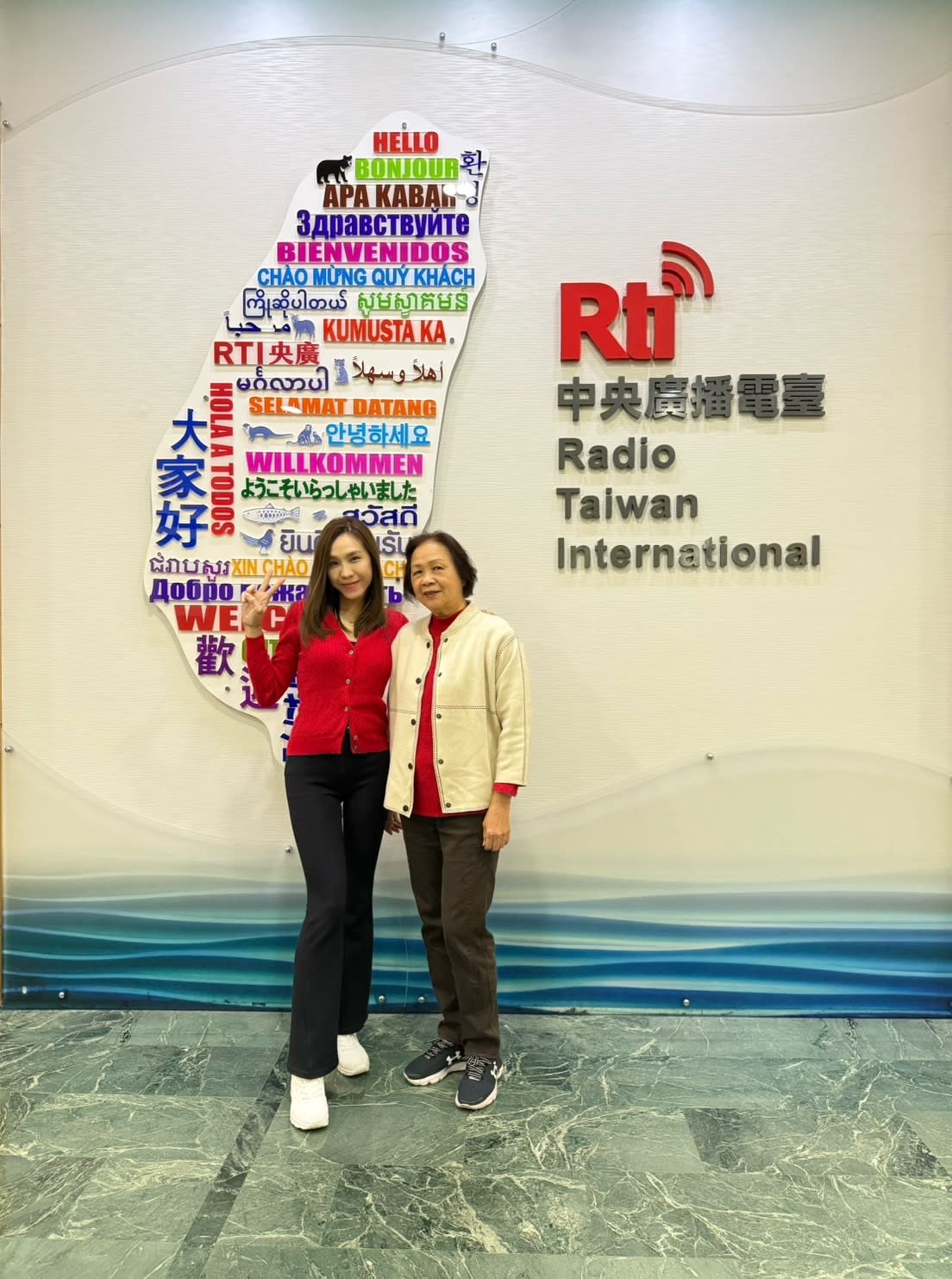 “Với tinh thần Tết Nguyên Tiêu, Phạm Nhung Quyên và Trần Mai chia sẻ về cách người Việt đón Tết ...